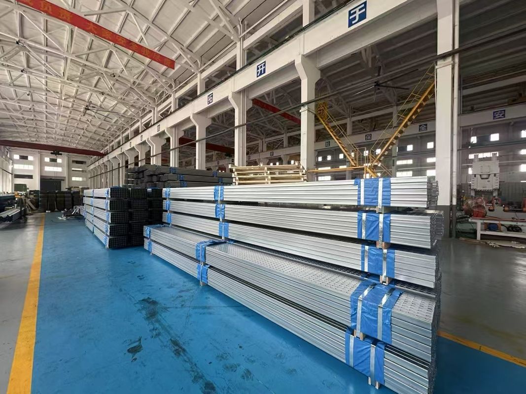 1.5-3mm Độ dày C / Z / U Purlin Roll Forming Machine với màu sắc tùy ...